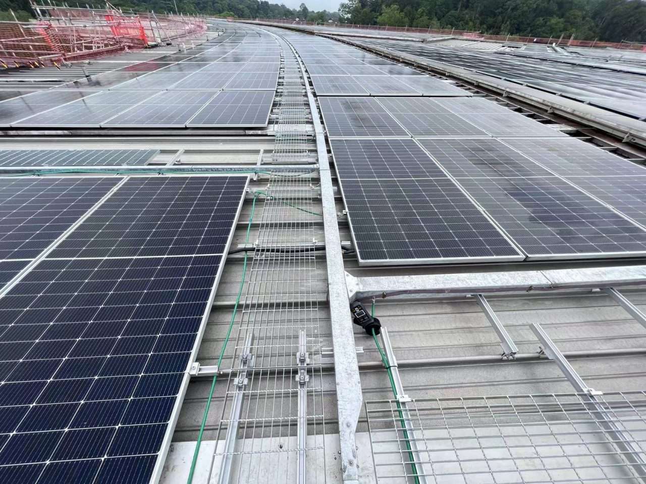 Yinmoku Project - Solar Metal Roof Systems with Fiberglass Walkway ...